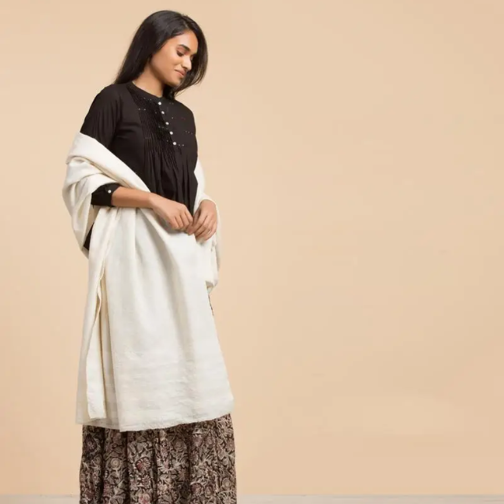 Pure Woolen Shawl Off-White – Isha Life EU