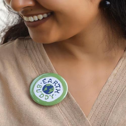 Earth Buddy Badge – Isha Life EU
