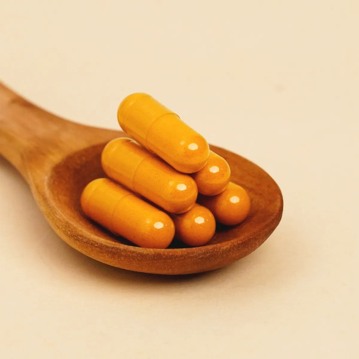 Turmeric Powder in Veg Capsules, 100 pcs – Isha Life EU